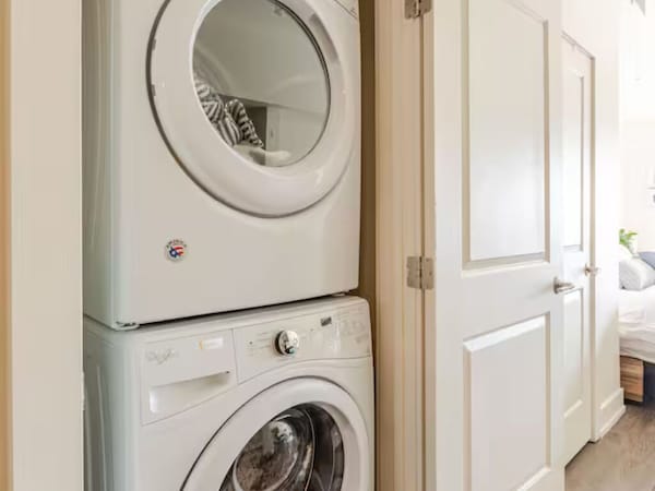 Luxury Cherry Creek North Living With Pool Spa Gym Parking, Free Parking - 덴버