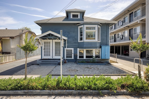 Chic 1br W/ Patio  On The Alameda By Sap & Diridon Station, Walk To Downtown! - Rapids, Santa Clara