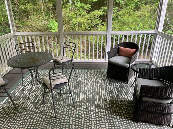Convenient Well Appointed Home Near Downtown Carrboro And Farmers Market - Chapel Hill, NC