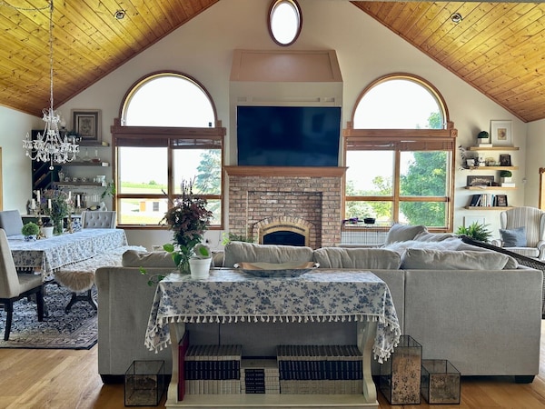As Seen On Hgtv - City Escape Ranch With Sauna, Gym & Soul-soothing Vibes - Blue Mound State Park, Blue Mounds