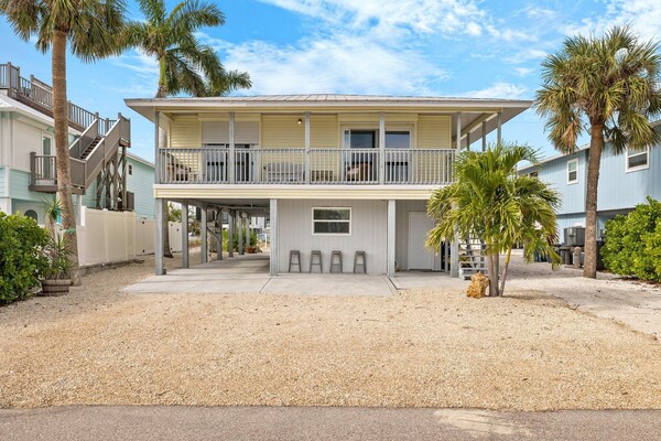 Walk To Beach, North End Restaurants, Night Life Steps Away! - Fort Myers Beach, FL