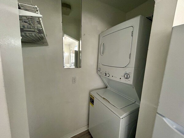 Walk To Beach, North End Restaurants, Night Life Steps Away! - Fort Myers Beach, FL