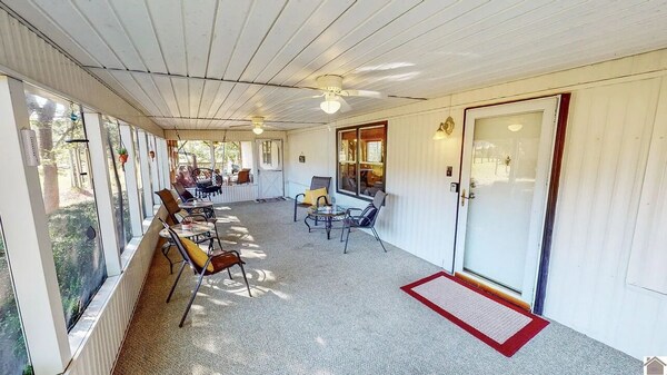 3-bedroom 2 Bath Home Located Steps From\na Marina On Kentucky Lake! - Kentucky Lake