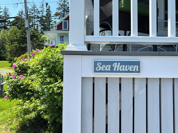 Cottage On Private Holiday Beach- Sea Haven - Rockland, ME