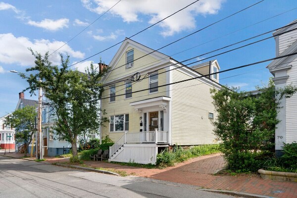 Beautiful West End Apartment - Cape Elizabeth, ME