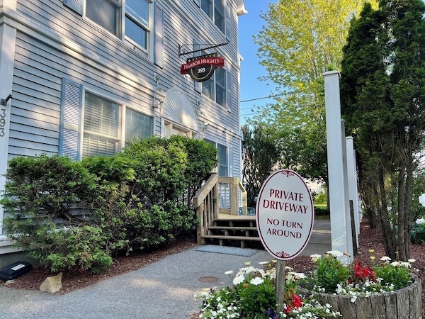 Cozy 1-bedroom Efficiency In Downtown Southwest Harbor [Manset Room] - Bar Harbor, ME