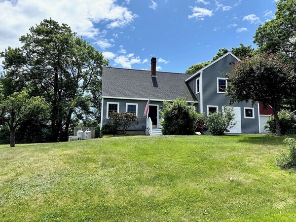 Coastal Retreat Near Beach W/ Ocean Views ! - Harpswell, ME