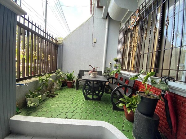 Staycation House Near Sky Ranch & Taal Vista Hotel - Tagaytay