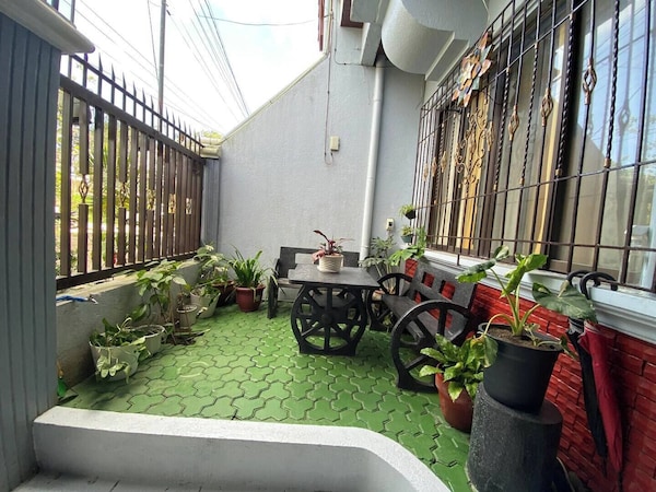 Staycation House Near Sky Ranch & Taal Vista Hotel - Tagaytay