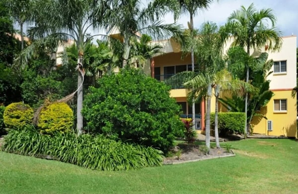Cannonvale Ground Floor Apartment - 2 Bed - Sleeps 4 - Swimming Pool - Cannonvale