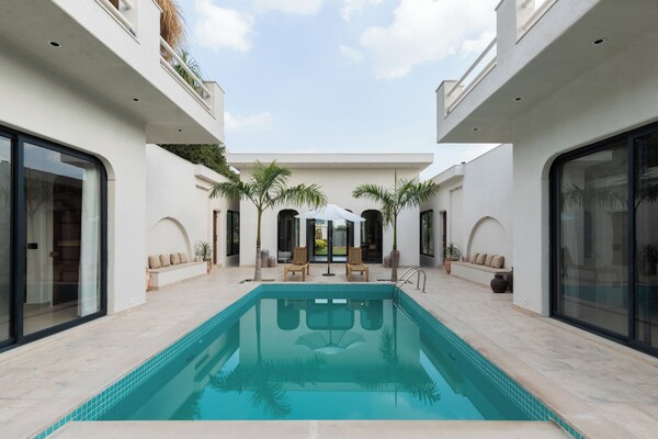 A 7- Room Villa Boutique Retreat With Ceremonial Amenities. - Jaipur