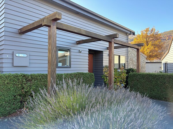 Chartres Retreat - Sunny Arrowtown Townhouse - Arrowtown