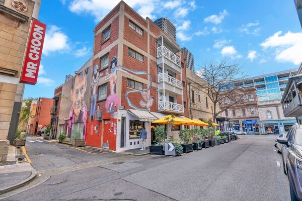 Bright 1-bed Unit With Balcony In Central Adelaide - 엔필드