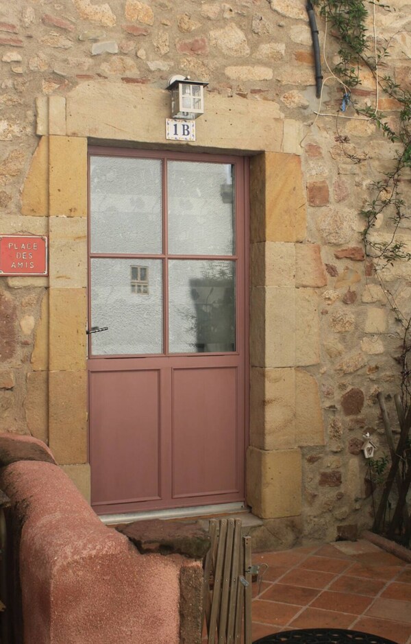 The Little Pink House Beautifully Elegant Village Home Near Eau D Thermale Avène - Avène
