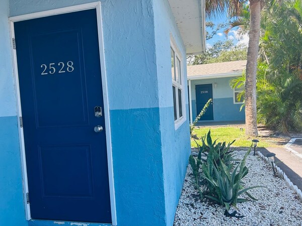 2528 Renovated Studio Near The Beach - Melbourne, FL