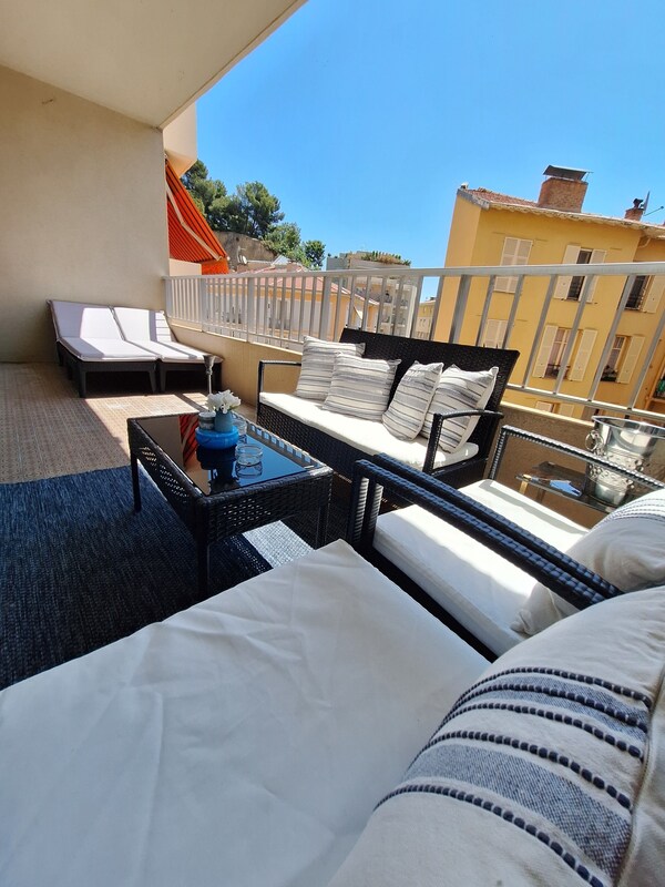 Charming Studio 3min Walk To Monaco With Terrace - Sleeps 4 - Montecarlo, Mónaco