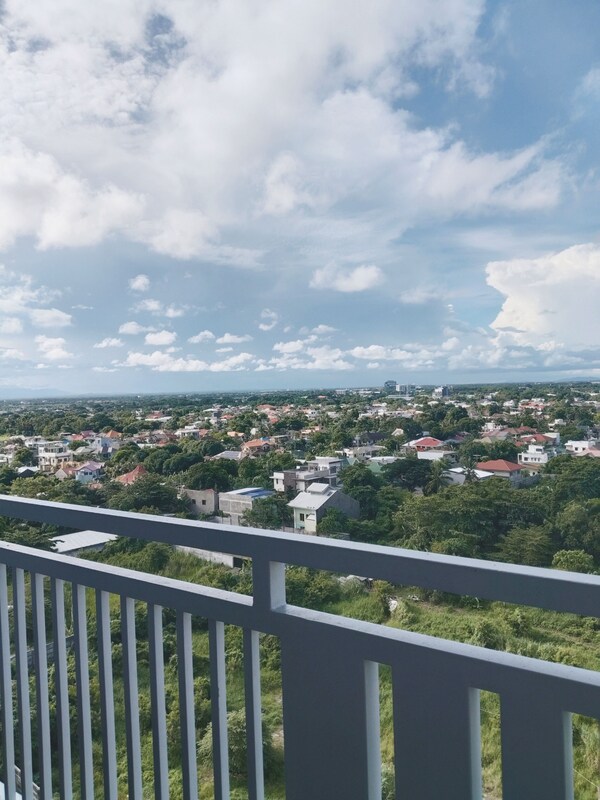 Cozy Room With Balcony In Iloilo City Condo - Iloilo