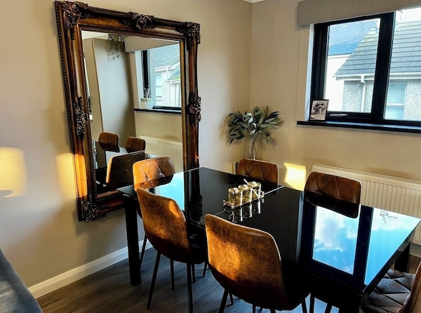 Caryis By The Sea \Nmodern Newly Renovated Central Location Home 150m From Beach. - Portrush