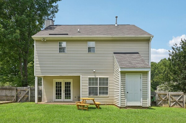 Beautiful Home In The Heart Of Holly Springs -Just Steps From Womble Park - Cary, NC