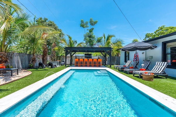 Opulent Resort-style Designer Villa In Palm Beach - Palm Beach, FL
