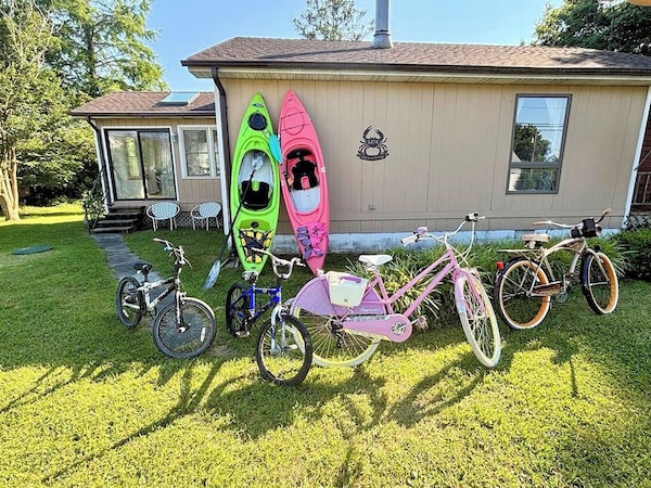 Salty Sunset Cottage - Single Family Home- Bikes And Beach Gear-close To Town - Chincoteague, VA