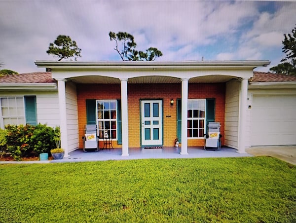 Cute, Comfy, Convenient 2-bedroom House In Fantastic Port Charlotte - Port Charlotte, FL