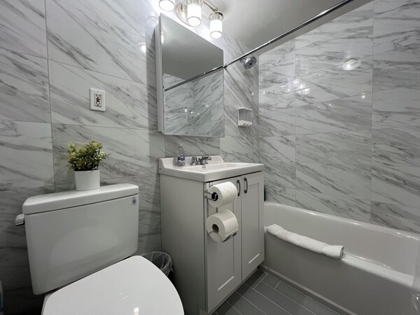 Modern Gem In Manhattan - Walk To Times Square + Broadway - NYU,New York