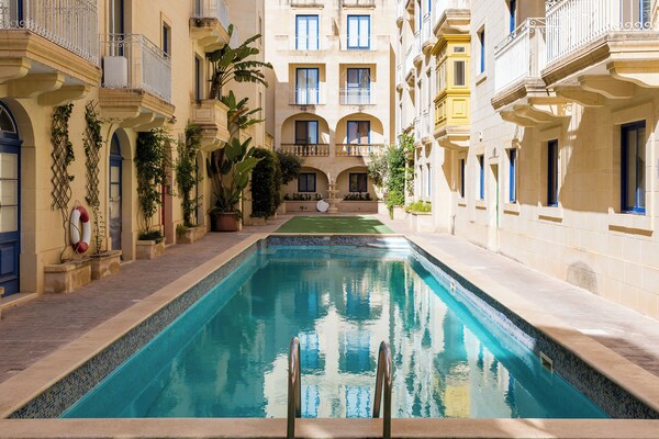 Penthouse Apartment With Stunning Sea View, Pool And Free Ac - Malta