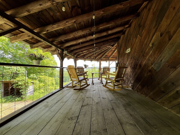 Rustic Mountain View Cottage - Rutland, VT
