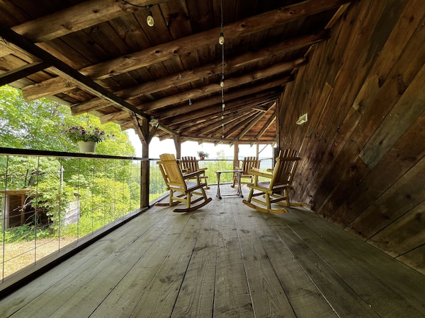 Rustic Mountain View Cottage - Rutland, VT