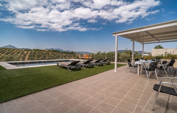 Gorgeous Home In Olvera - Olvera