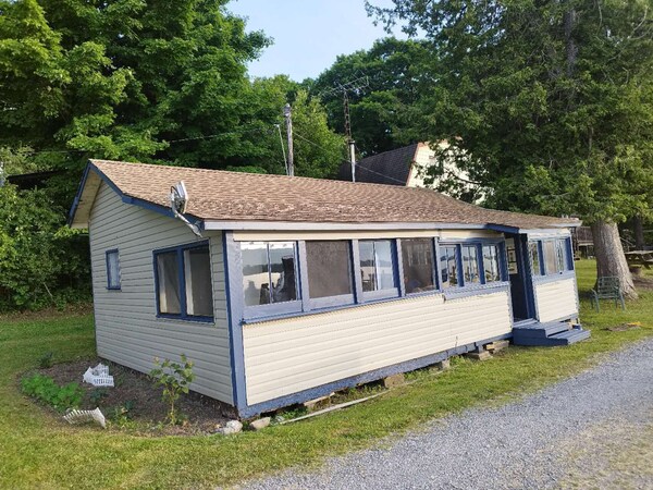 Lakefront Cottage#4 -Blue Cottage Close To Sandbanks ,Winery And Wellington - Comté du Prince-Édouard