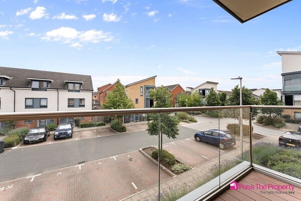 Scandi Abode In Central Reading - Balcony - Wokingham