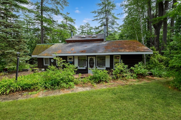 Lake House With Large Deck & Firepit- Steps To Lake Luzerne - Corinth