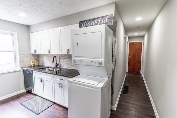 Chic 2-bd Extended Stay Apt In Fabulous Kettering. - Dayton, OH
