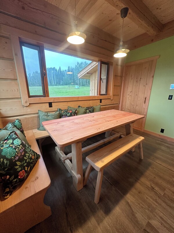 The Wise Owl's Roost.  A Luxury Cabin With Hot Tub And Amazing Mountain Views - Alberta
