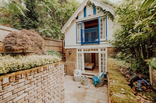 Unique Boathouse 2 Bed 2 Bath Detached Free Parking X4 - London