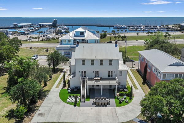 Seaside Retreat-spacious 5 Bedroom 3.5 Bath Condo Near Beach, Dining & Shopping - Pass Christian, MS