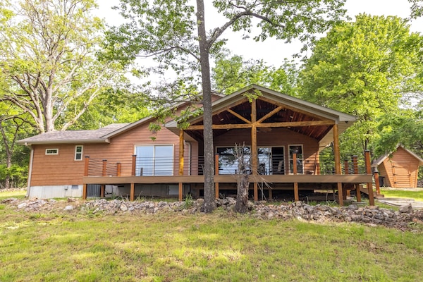 Luxury Cabin With Lake Views + 36 Acres To Play On Bull Shoals - Bull Shoals, AR