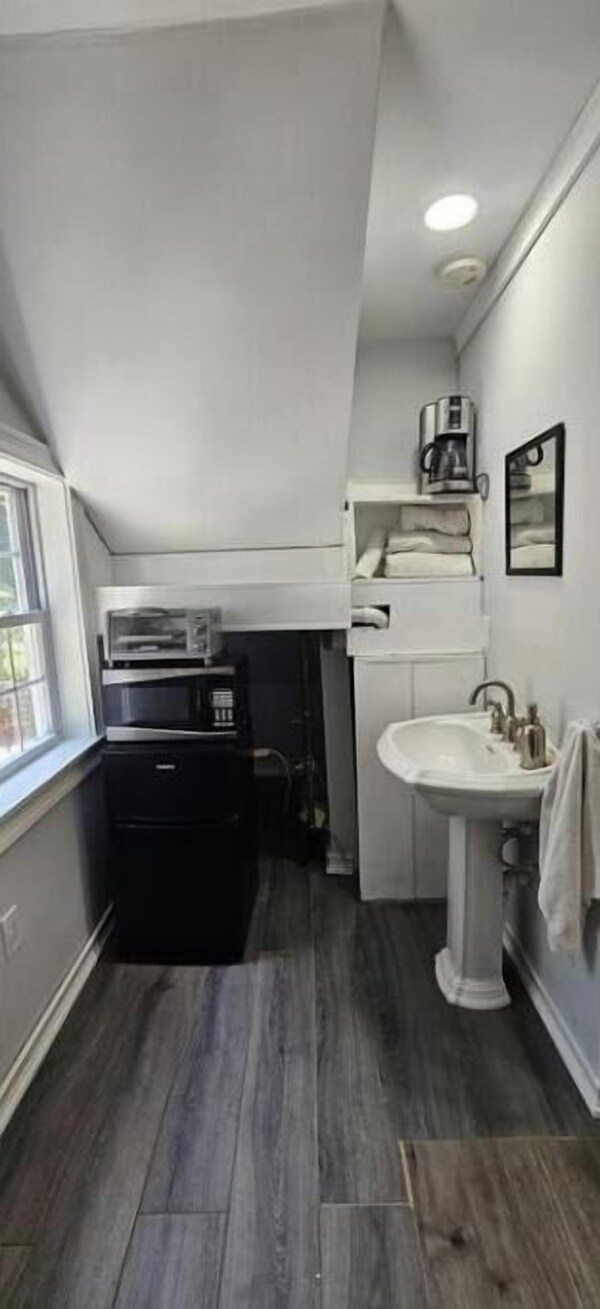 Charming B&b With Ac, Wifi In Phenomenal Revere - Salem, MA