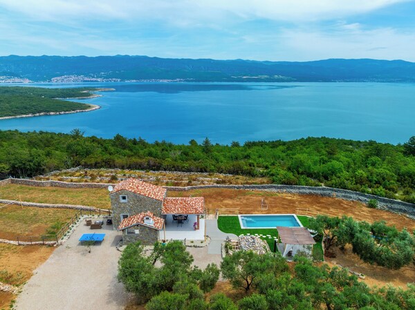 Holidayhome Villa Mare With Pool And 500 M2 Garden With Sea View - Krk
