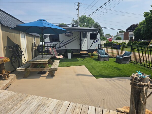 Mini Aruba Glamper Indover With Wifi, Ac And Guest Access To Backyard Oasis - 德拉威爾