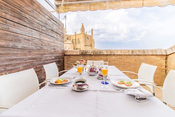 Relax Above The City - Terrace, Views & Comfort - Huesca