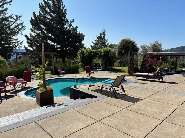 Furnished Studio With Washer And Dryer, And Pool! - Ukiah, CA