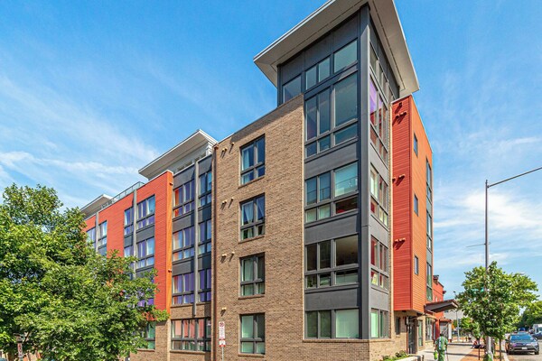 Bright, Modern Apartment In Heart Of Columbia Heights - Washington, D.C.
