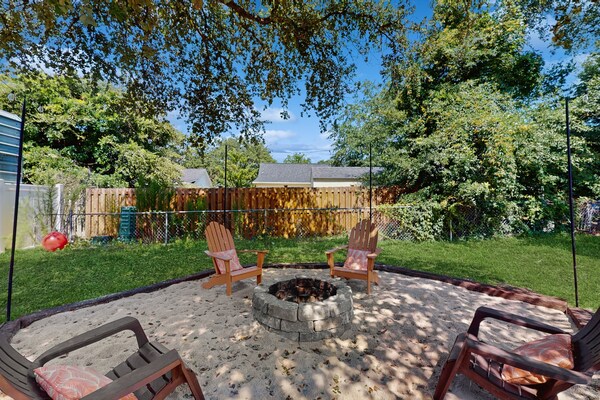 Dog-friendly Coastal Home With Enclosed Yard, Private Hot Tub And Fire-pit - Oak Island, NC