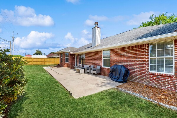 Gorgeous Coastal Home, Dog-friendly, Game Room And Close To Everything - Navarre, FL