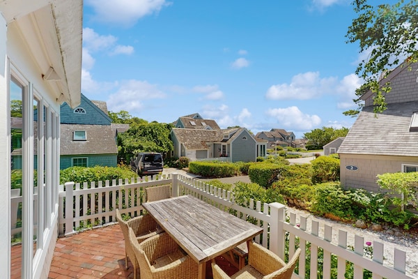 Cape Beach House Steps To Beach, A Short Walk To Town & Ac - Mashpee, MA
