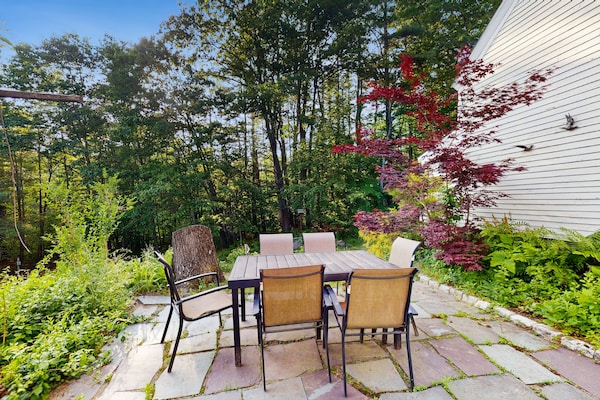 Central Home: Near Town, Lake, Skiing, Rail Trial, Snowshoe From Your Door - Wolfeboro, NH
