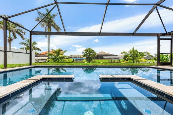 Spacious 3-bedroom House With Ac, Wifi In Brilliant Cabo Coral - Fort Myers, FL